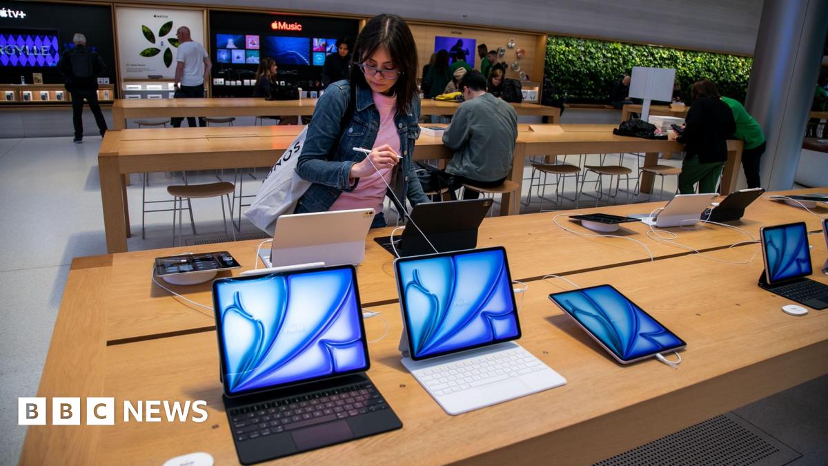 Technology giant Apple scraps its Pay Later loan scheme in US - BBC News