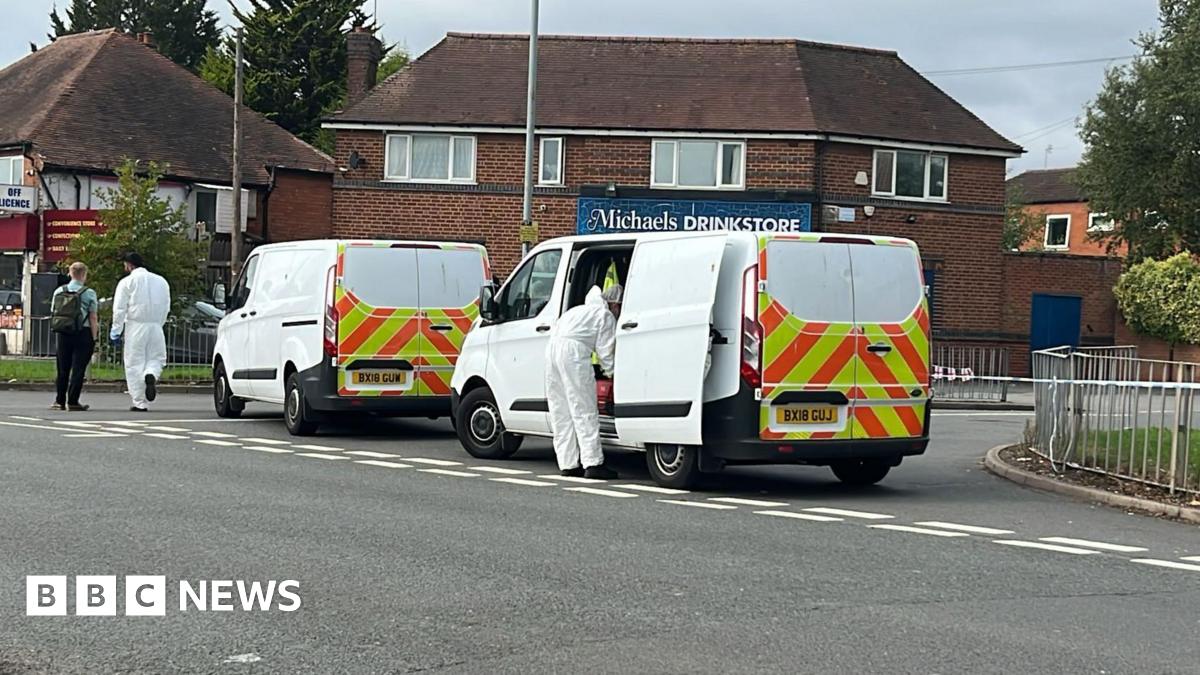 Birmingham murder investigation after 'deliberate' house fire - BBC News