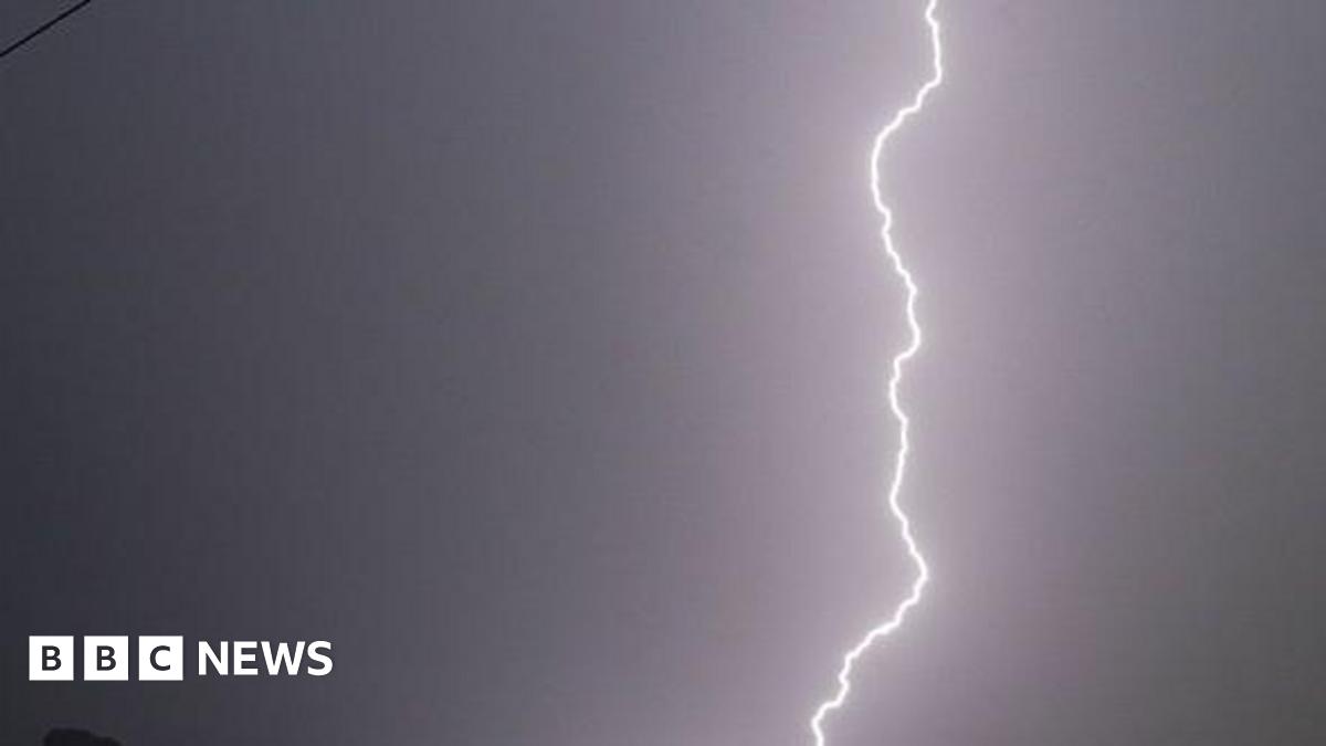 Yellow thunderstorm warning for part of the East of England - BBC News