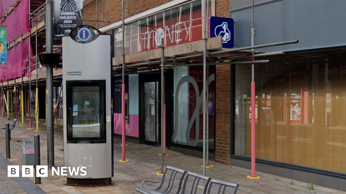 Former Wolverhampton bank to be turned into cafe - BBC News