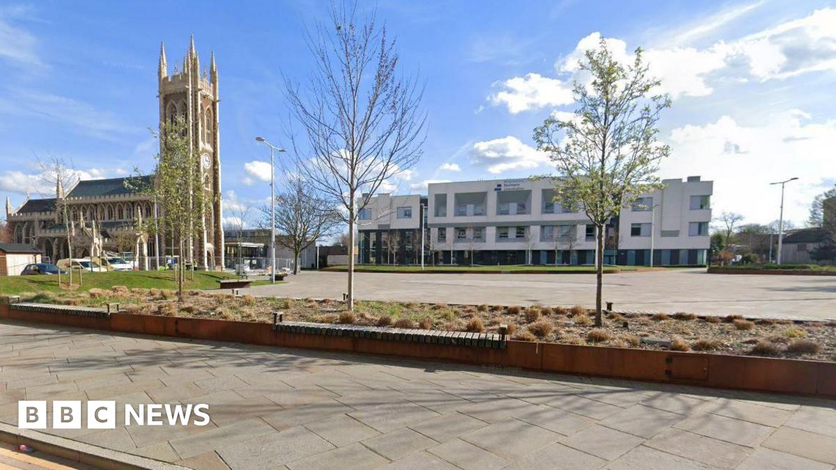 Teens take over Scunthorpe in free event - BBC News