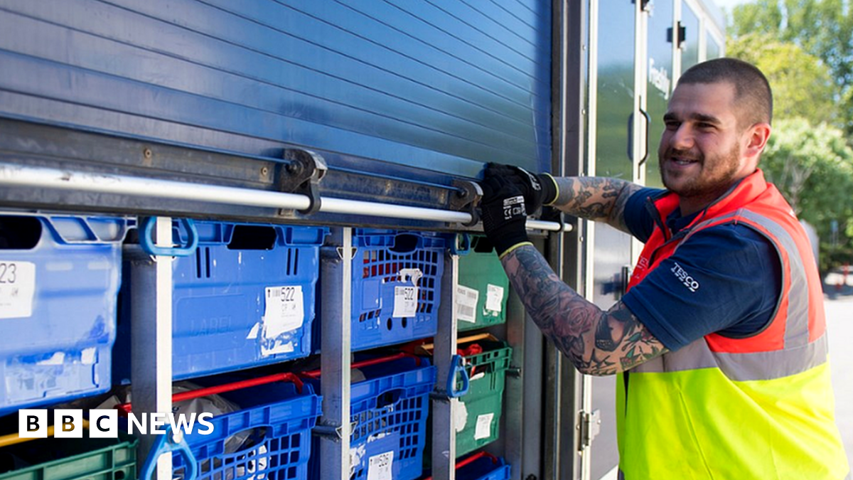 Tesco's 16,000 jobs drive to reward lockdown temps - BBC News