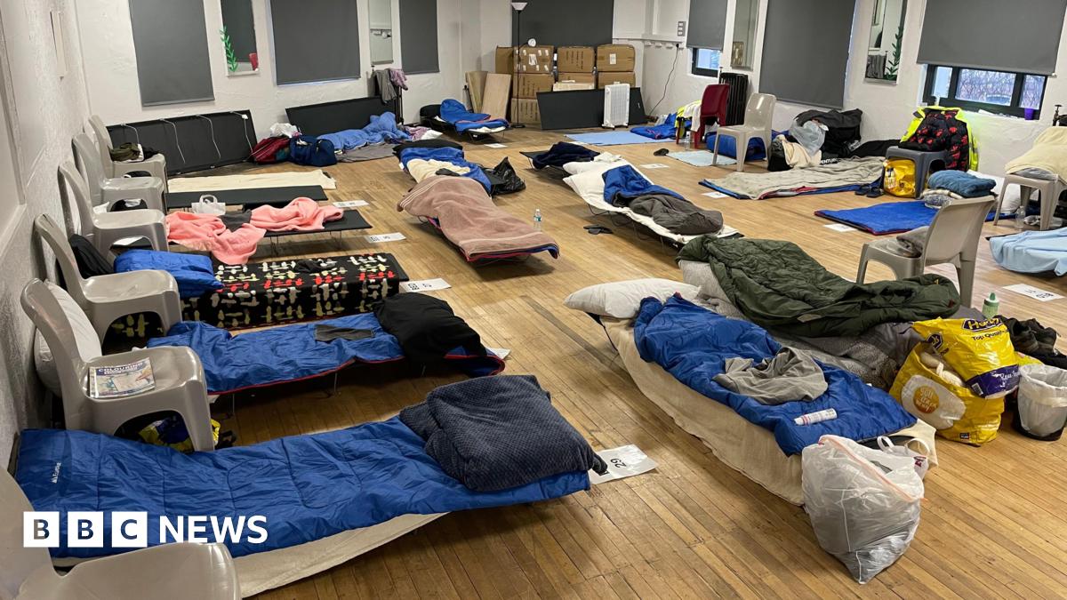 'Working homeless' use Nottingham winter night shelter - BBC News