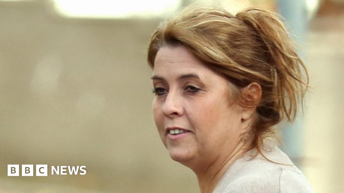 Swansea nurse gets suspended sentence for patient neglect - BBC News