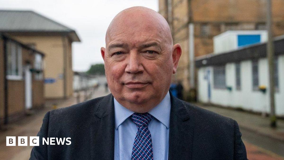 Barlinnie boss: I'd struggle to survive in my own prison - BBC News