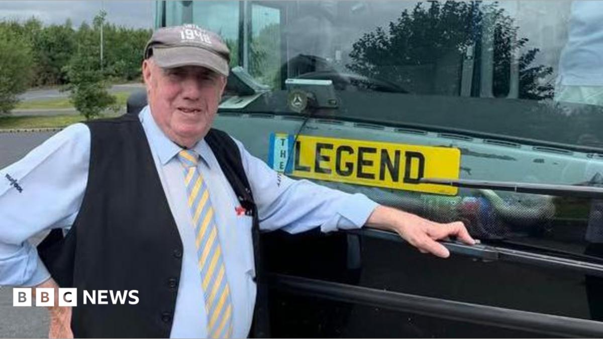 Procession to honour 'legendary' Lincolnshire coach driver - BBC News