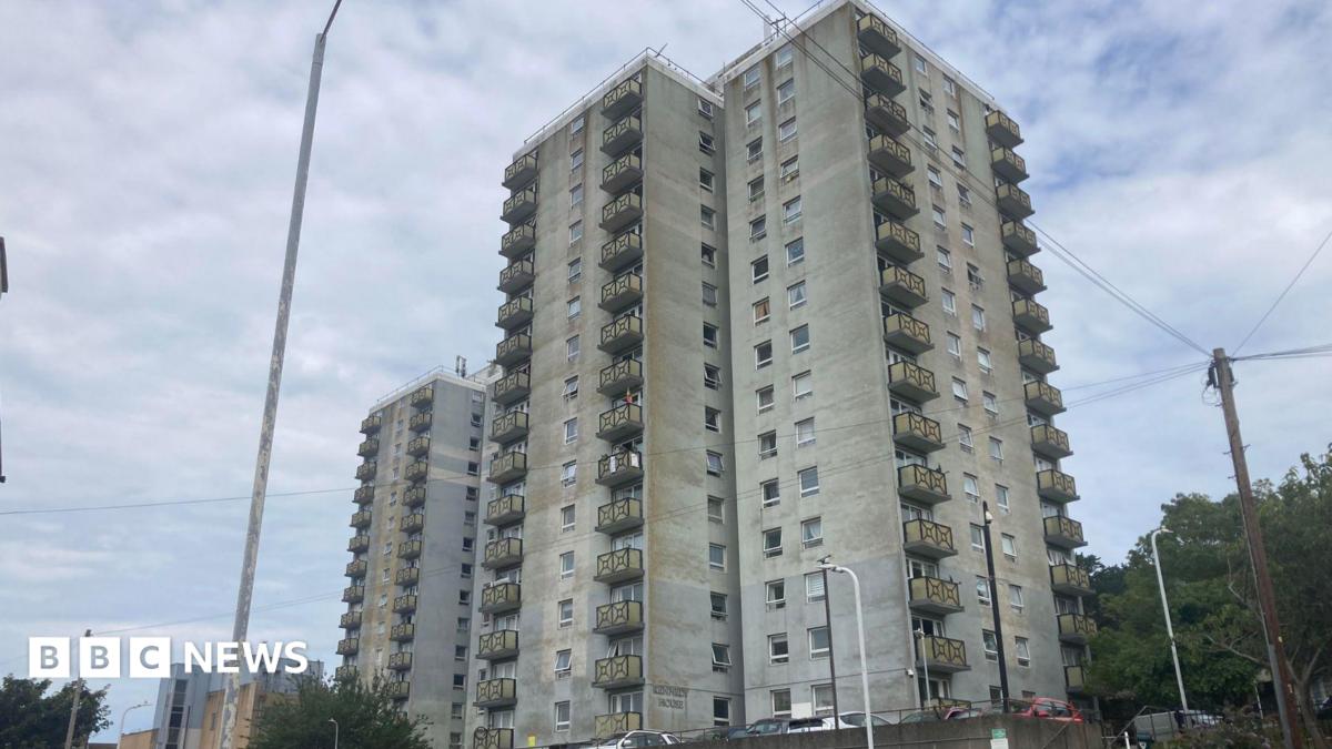 Kent: Leaseholders to pay £40k each for council refurb bill - BBC News