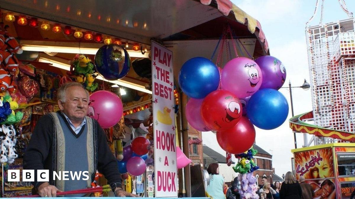 Historic Ilkeston Charter Fair granted an extra day - BBC News