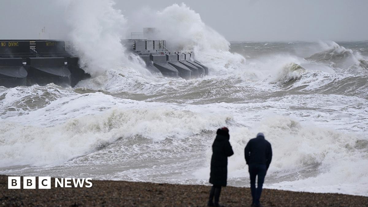 Storm Isha: Dramatic weather change ahead with new storm named - BBC News