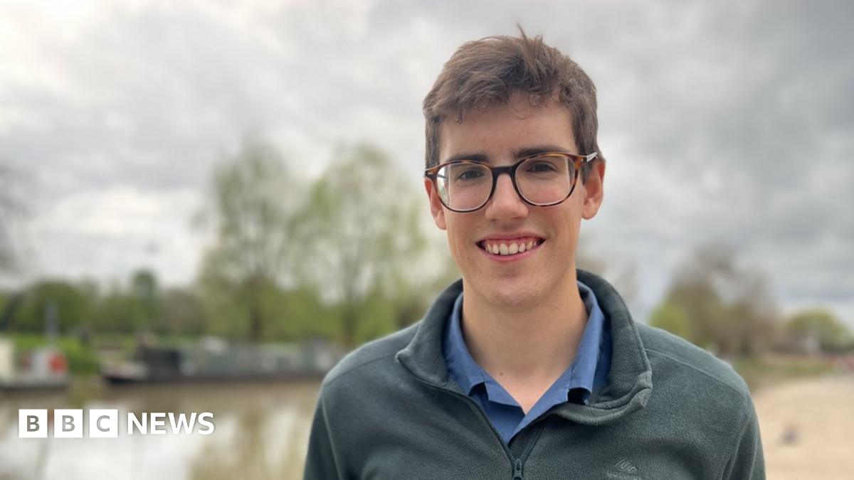 Struggling rower fulfilled childhood dream of Boat Race place - BBC News