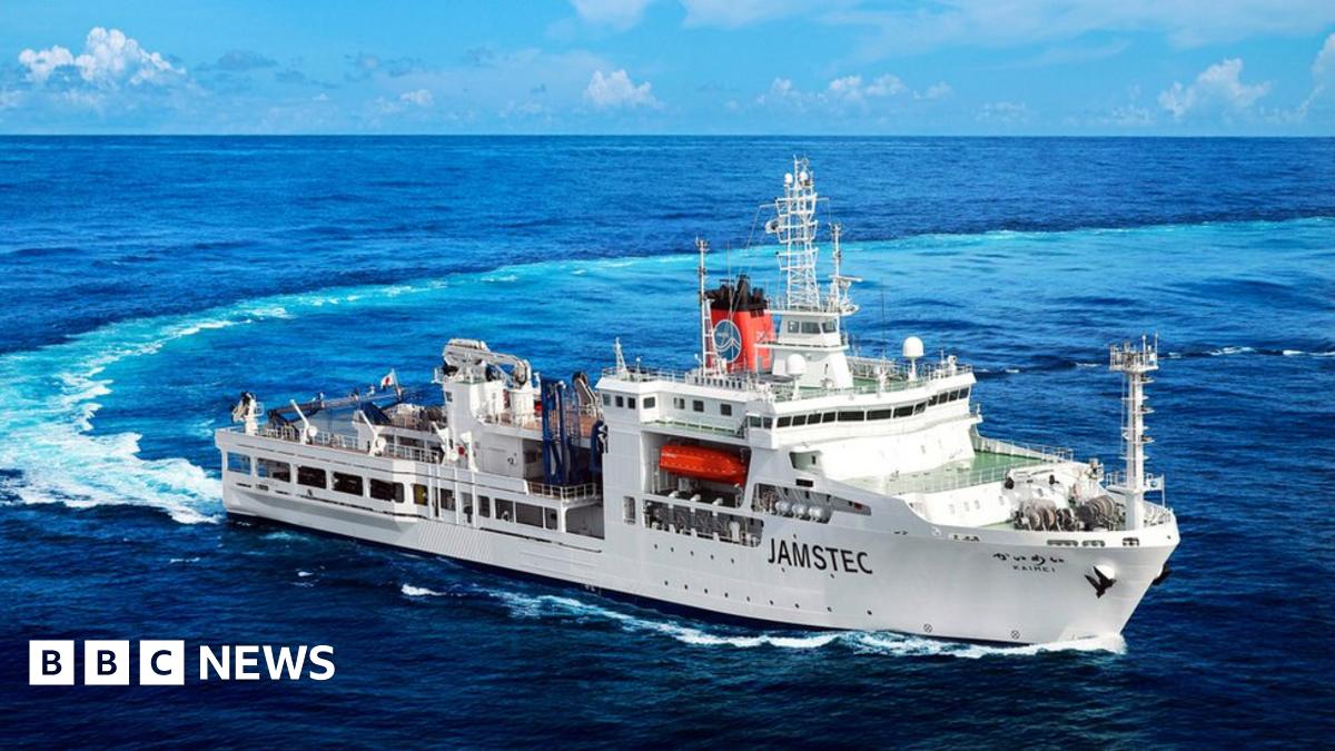 Science drill ship sets depth record off Japan - BBC News