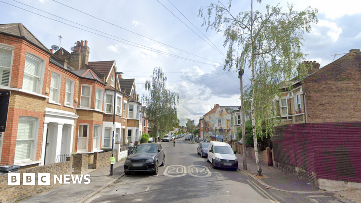 Brixton: Man charged with murdering mother - BBC News