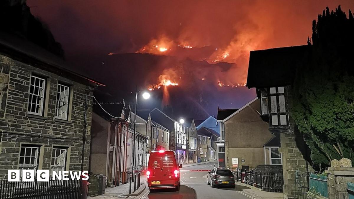 Blaenau Ffestiniog mountain fire: Teenager arrested - BBC News