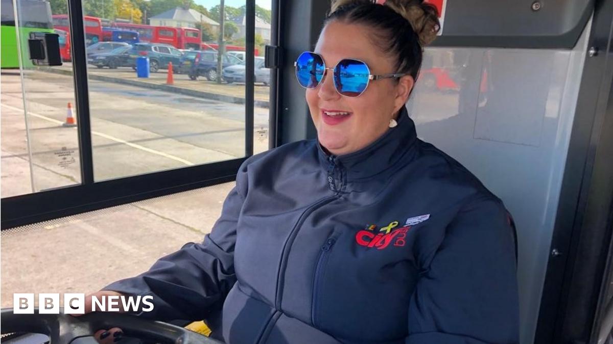 Devon bus driver named one of the best in the UK - BBC News