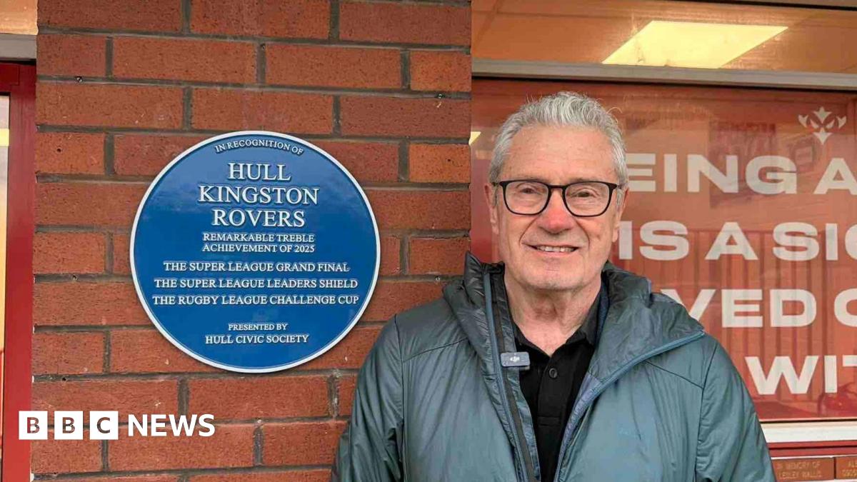 Hull KR's blue plaque is 'icing on the cake', says chairman - BBC News
