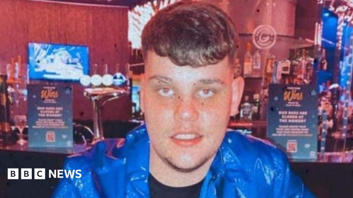 Dundee drug dealer in high-speed police chase jailed - BBC News