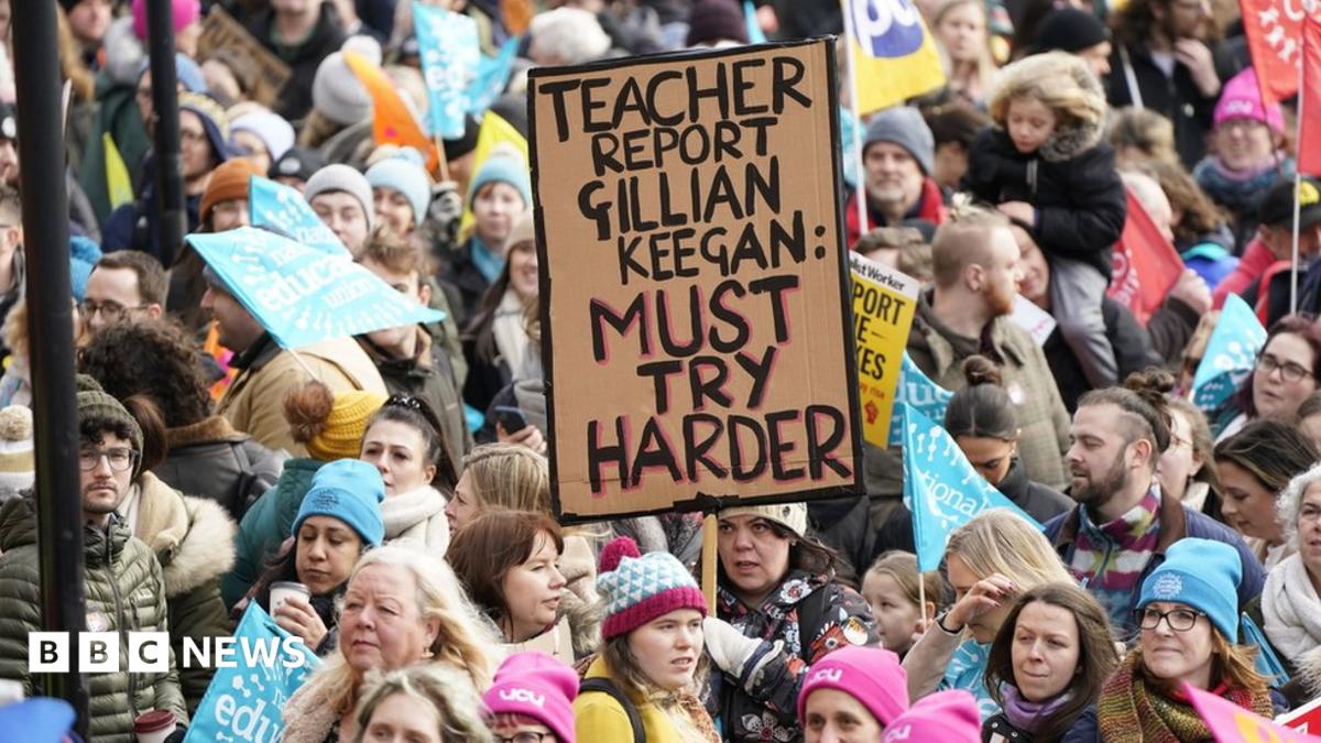 Teachers' strike: Yorkshire and Humber staff join walkout - BBC News