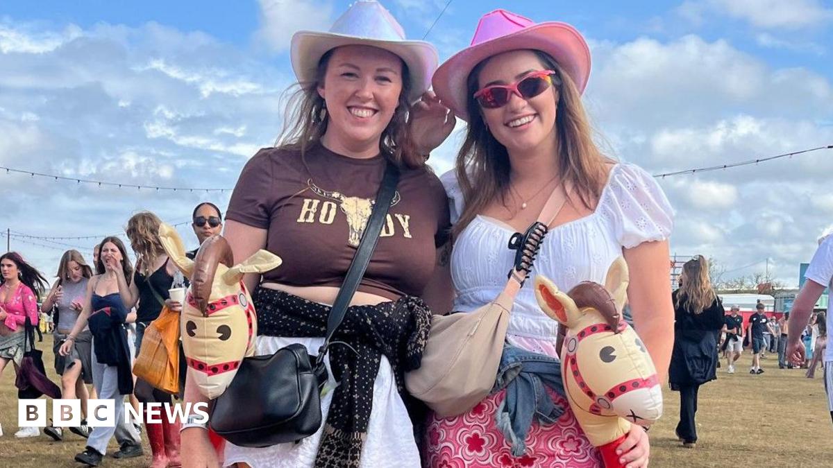 Reading 2024: Thousands flock to annual music festival - BBC News