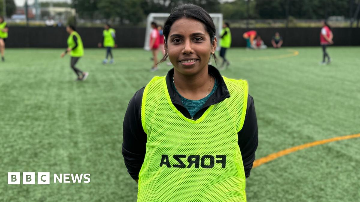 South Asian women’s football team a first for Northern Ireland - BBC News