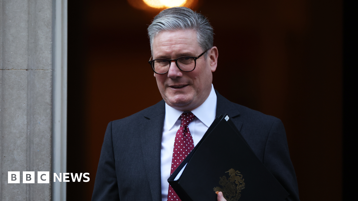 US aid pause raises stakes for Starmer's Ukraine strategy - BBC News