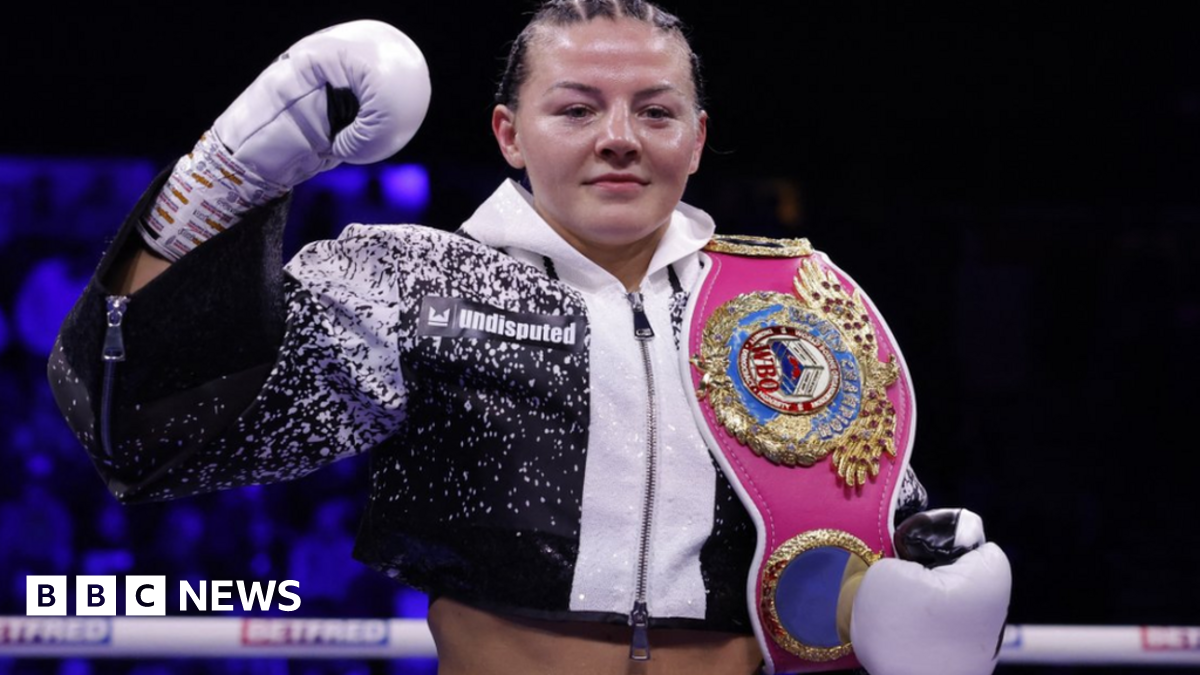 World champion boxer Sandy Ryan awarded Freedom of Derby - BBC News