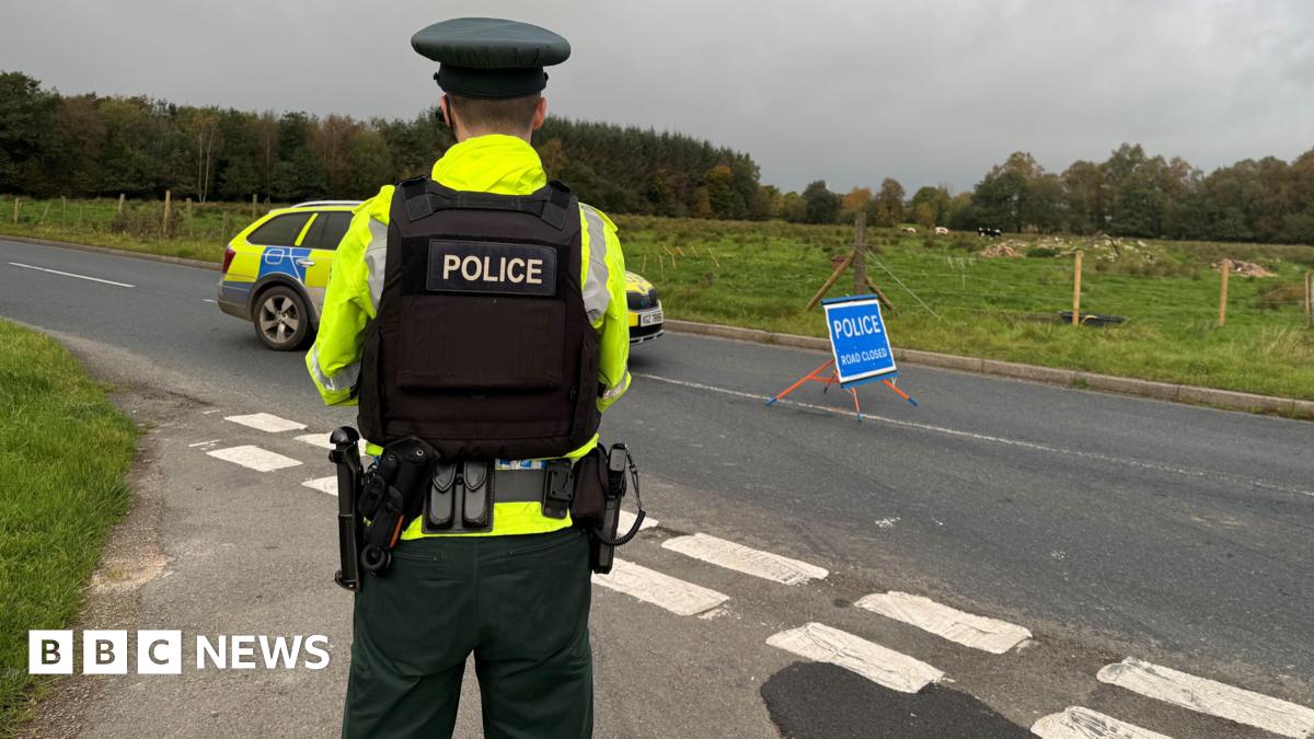 Cookstown: Man dies and woman in hospital after crash - BBC News