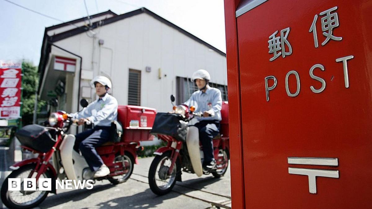 Japan postman 'could not be bothered' to deliver 24,000 items - BBC News