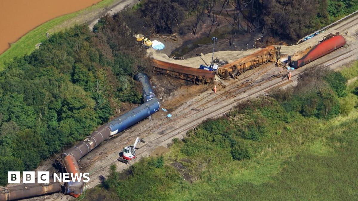 Llangennech rail crash: Brakes jammed before train derailed - BBC News