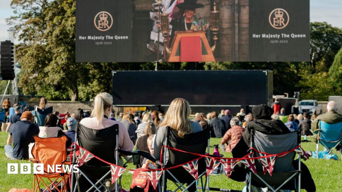 Scotland joins in Queen's final farewell - BBC News