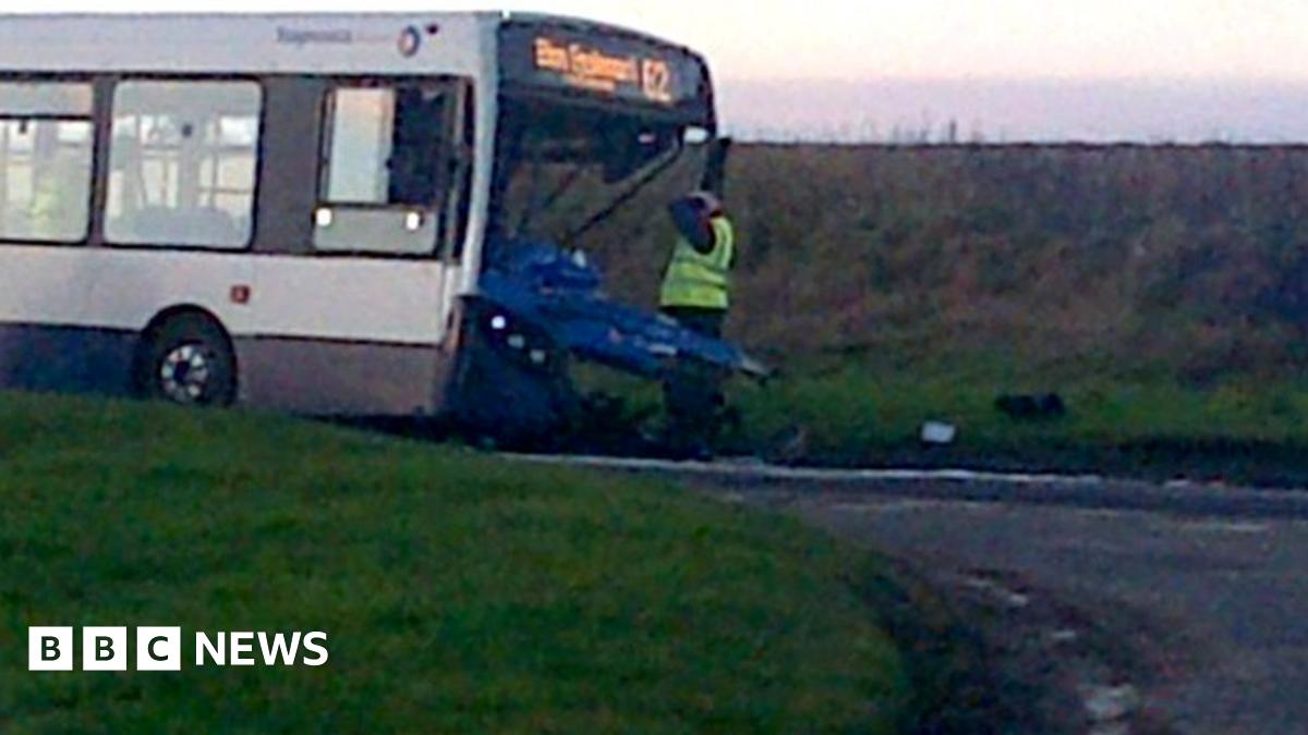 Five hurt in A90 bus and lorry crash at Newburgh turnoff - BBC News