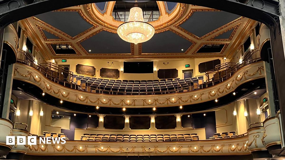 Opera House to audition young voices for Gala choir - BBC News