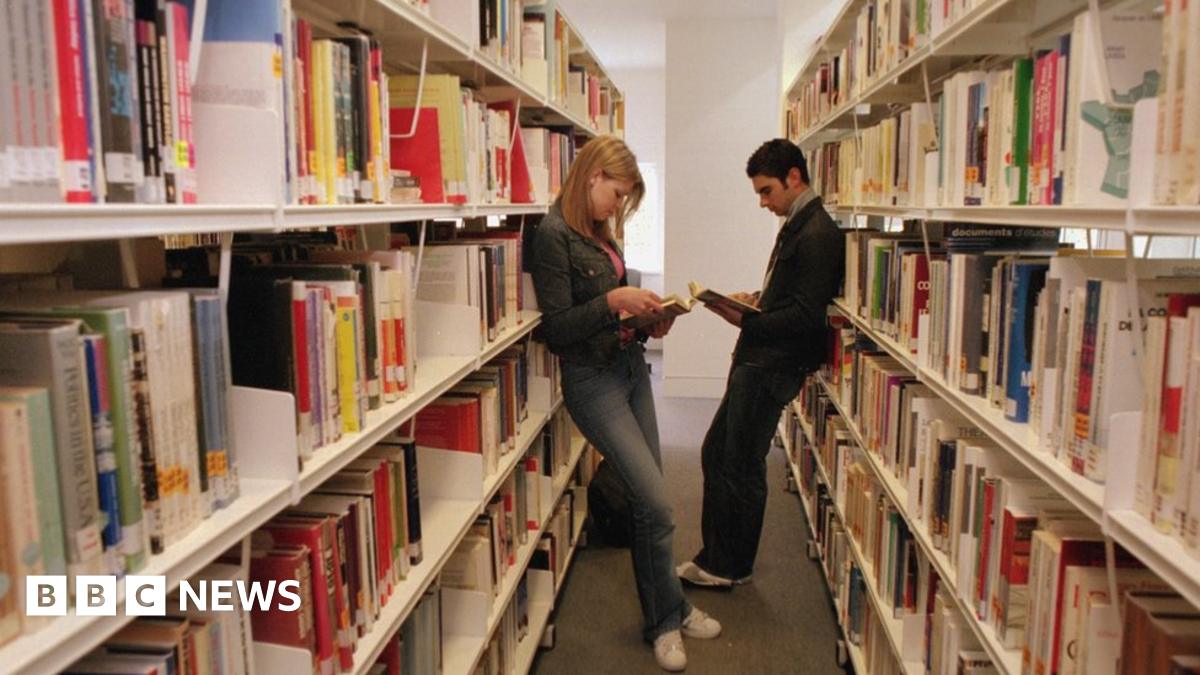 Powys libraries get five-year deal to keep running - BBC News