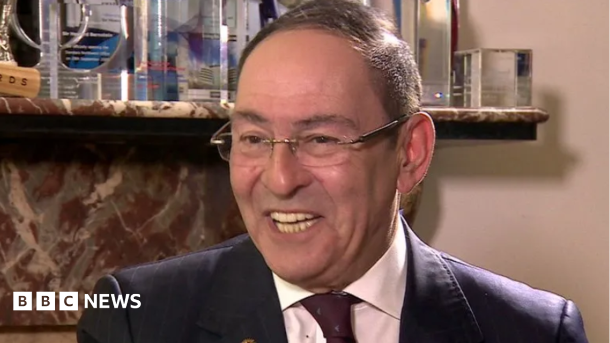 Sir Howard Bernstein: Man who led regeneration of Manchester dies - BBC ...