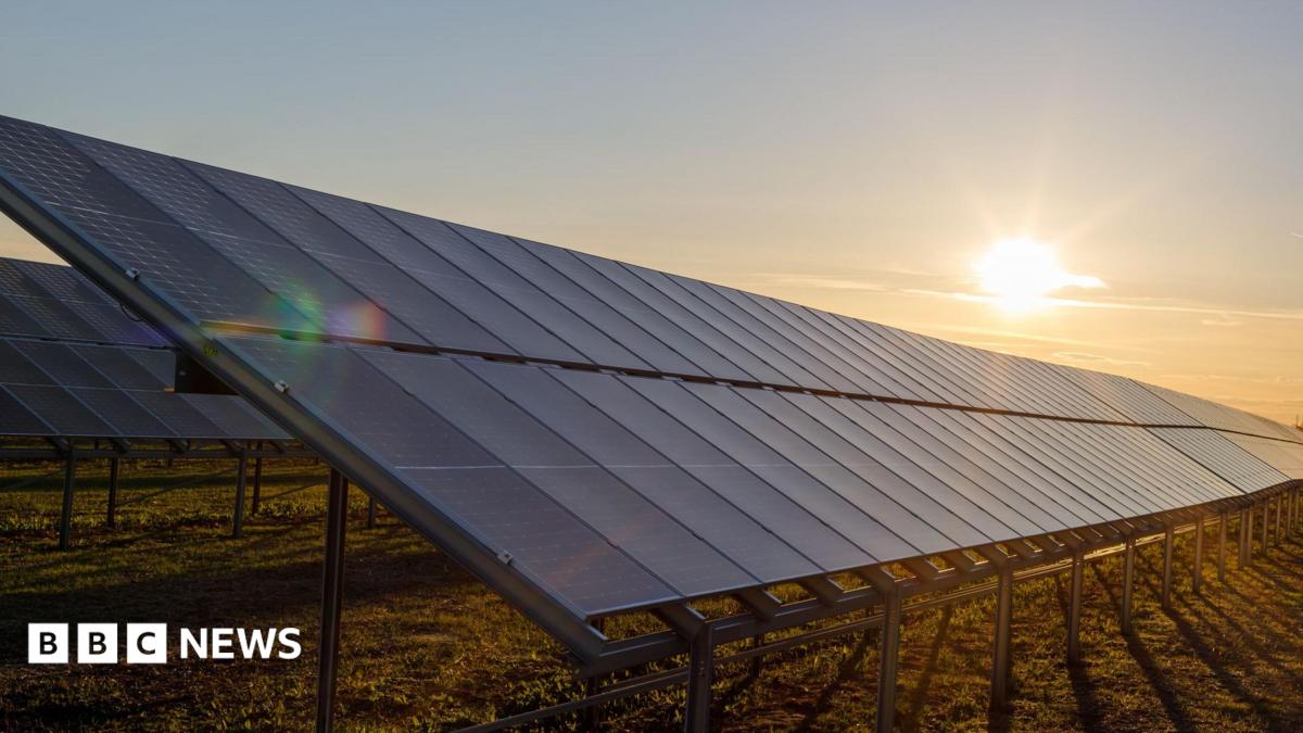 Guildford: Jeremy Hunt asks government to look at solar farm plan - BBC ...