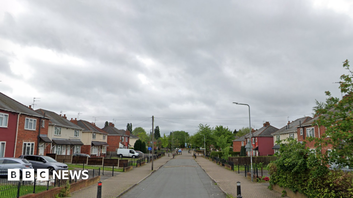 Two children injured in Wolverhampton shooting - BBC News