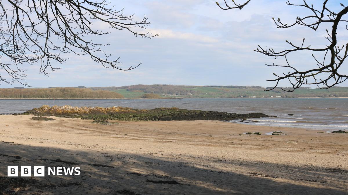 Scotland's worst bathing waters risk losing status - BBC News