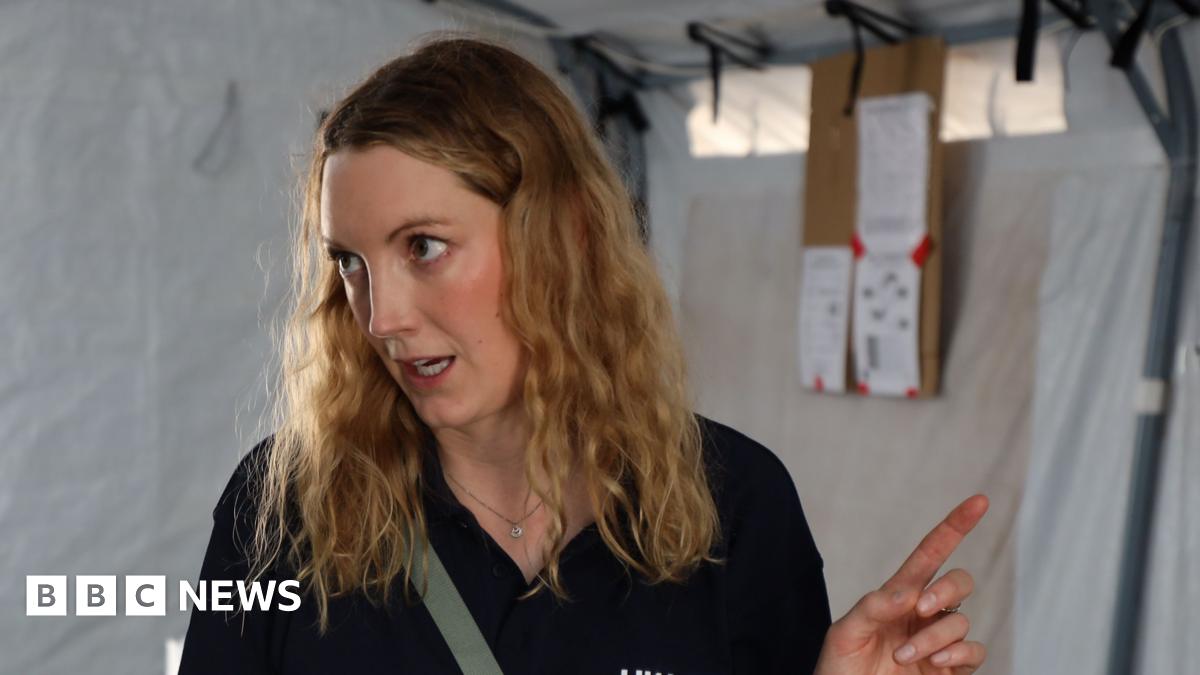 Doctor in Gaza working in 'active war zone' - BBC News