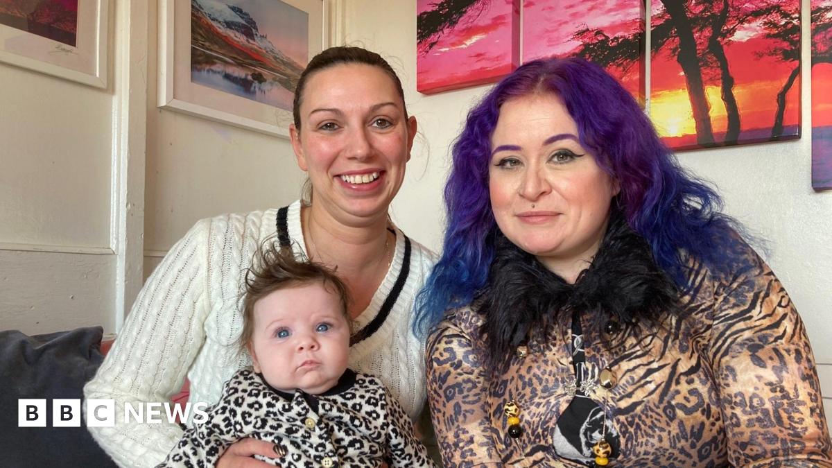 New mum launches comedy daytime event for other mums - BBC News