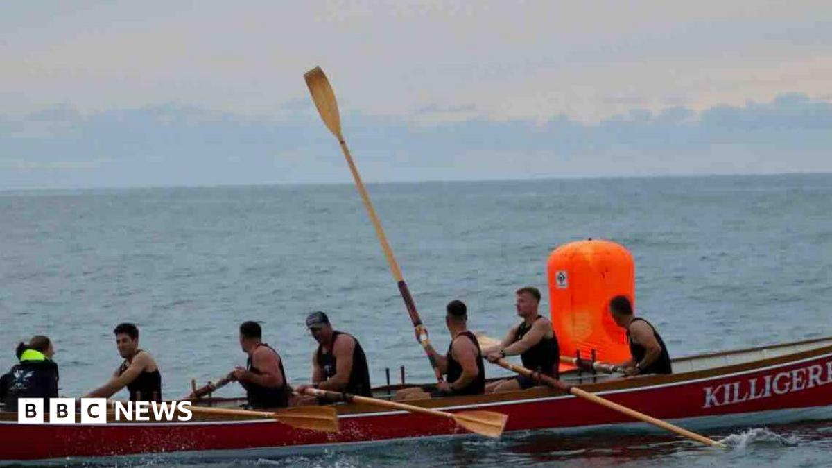 Falmouth wins men's gig racing at Newquay - BBC News
