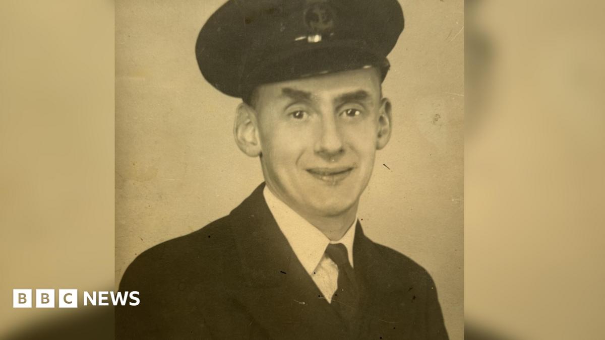 WW2: Ilminster medic's medal 'should be in museum' - BBC News