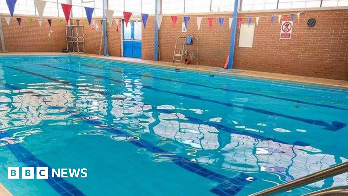 Swimmers campaign to save Exeter community pool - BBC News