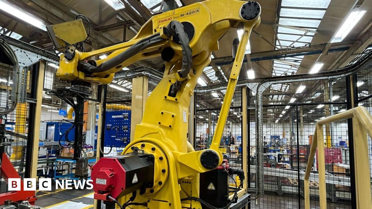 Machines from closed Luton ball bearing factory up for auction - BBC News