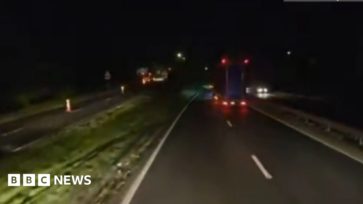 Lorry driver reversed down A34 in Oxford after missing junction - BBC News