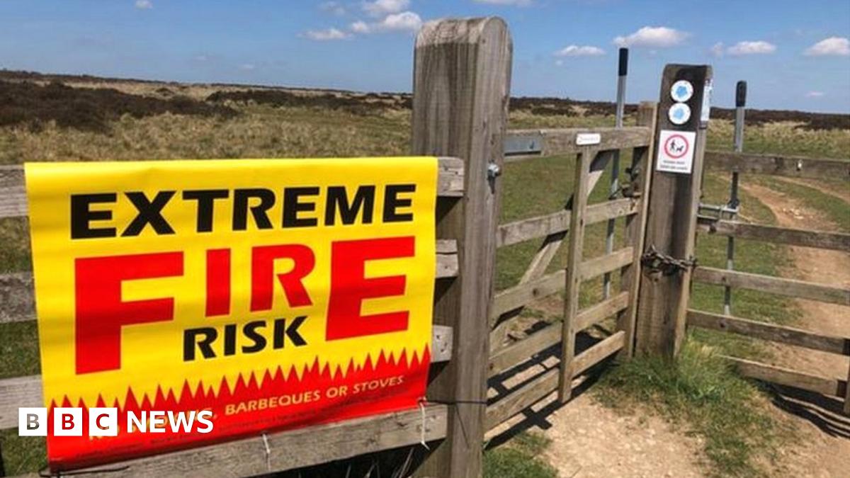 North York Moors fire alert issued as dry spell continues - BBC News