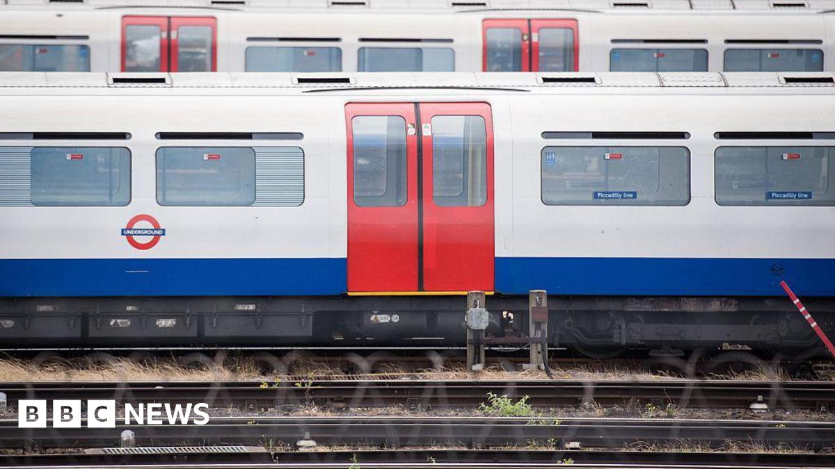 Piccadilly line to partially close ahead of new trains - BBC News