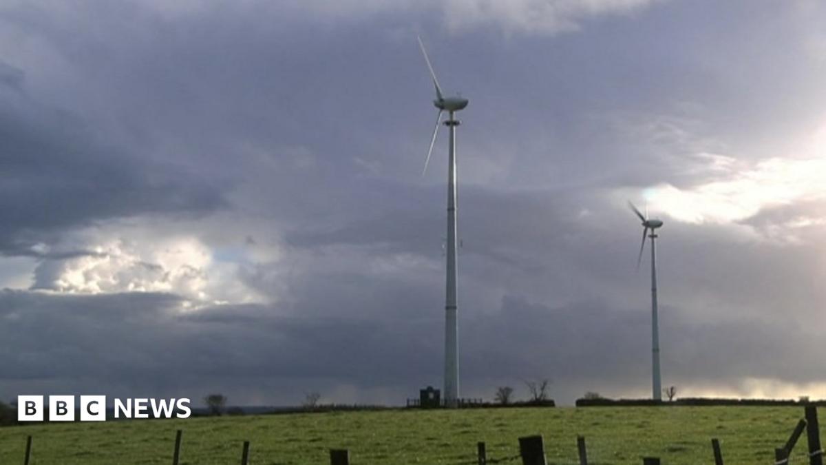 Awel Aman Tawe community wind farm set for connection - BBC News