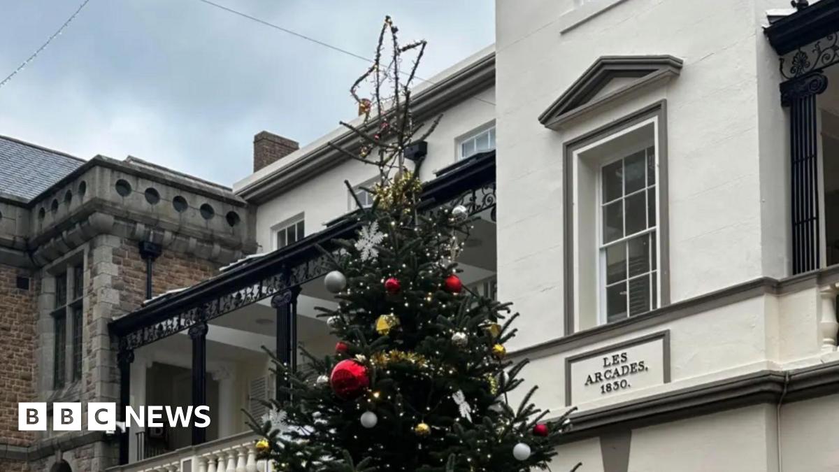 Engineers investigate Guernsey Christmas lights fault - BBC News