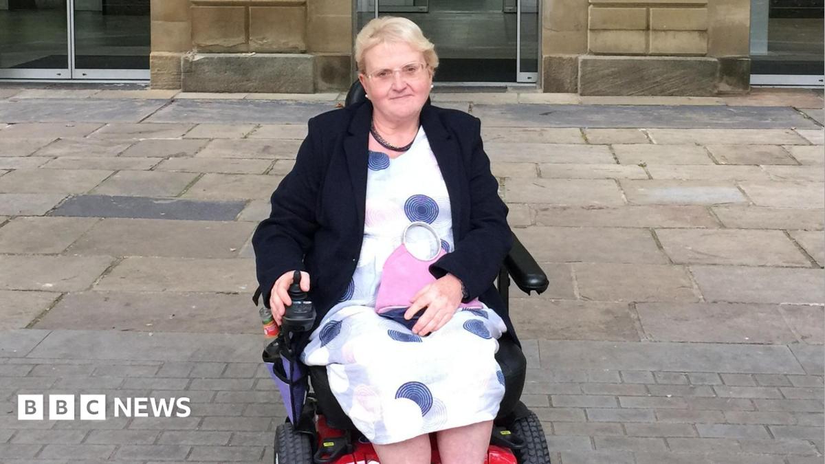 York pavement cafes: Disability campaigner wins legal fight - BBC News