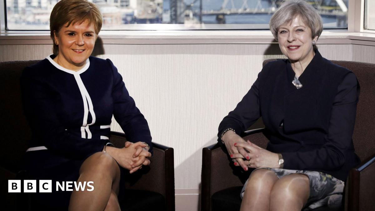 Daily Mail's 'Who won Legs-it!' headline draws scorn - BBC News