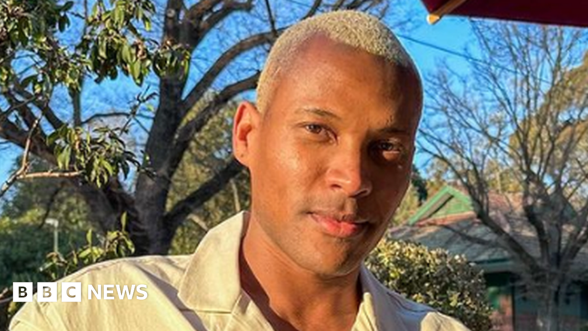 Black models boycott Melbourne fashion week citing racism - BBC News